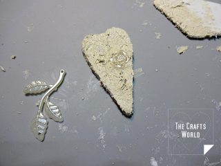 Stone effect paint pendant – The Crafts World